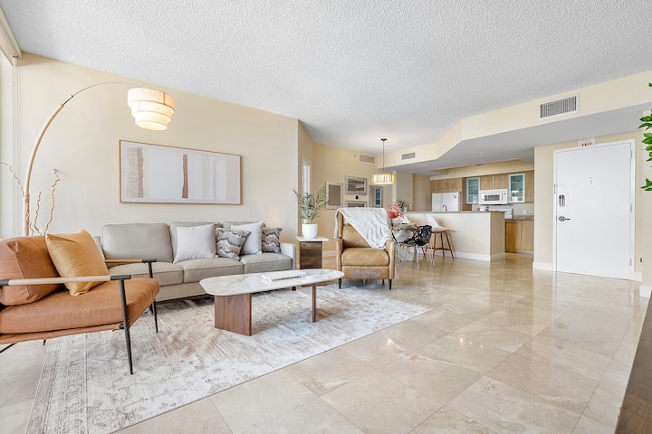 Perfect Spot By The Ocean - Sunny Isles Beach, FL