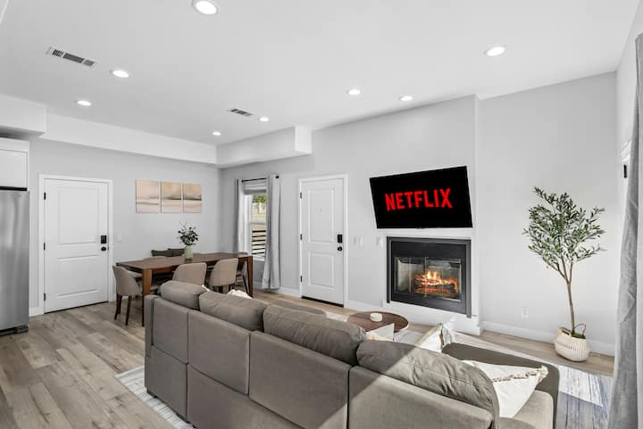 Spacious Family Home With Arcade Games Near Disney - Huntington Beach, CA