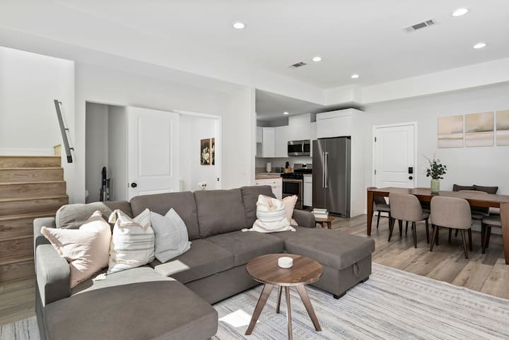 Spacious Family Home With Arcade Games Near Disney - Huntington Beach, CA