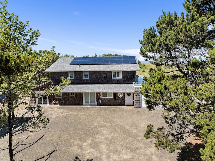 Sunset Shores | Private Beach Path.  Hot Tub! - Ocean Park, WA