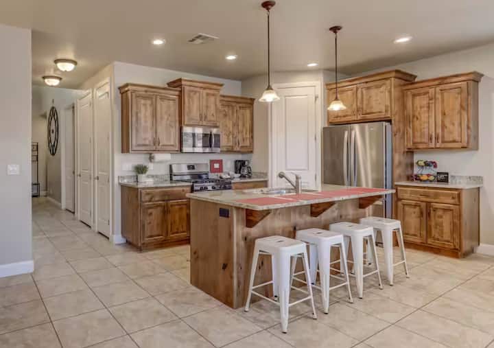 Family+pet Friendly *Heated Pool - ワシントン, UT