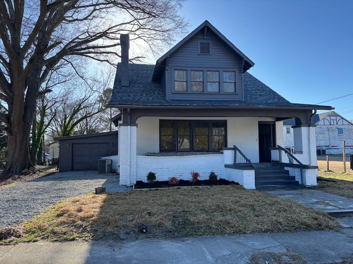 Spacious Home For 12 Near Kerr Lake Large Driveway - Henderson, NC