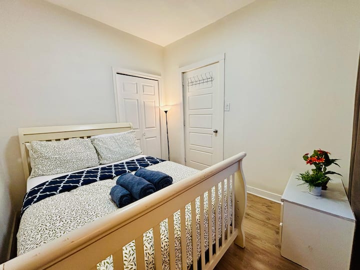 Serene Stay - Montreal