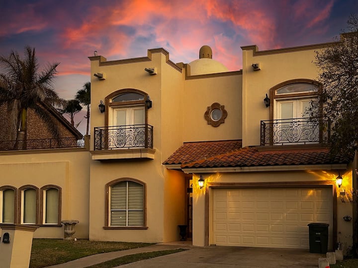 3br Hacienda Lakeview Retreat - McAllen, TX