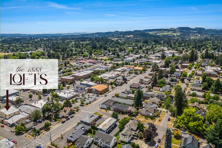 Entire Loft Building | 3br/2.5ba | Walk Friendly - Newberg, OR