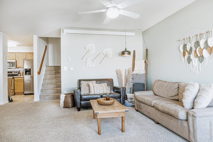 Pet Friendly | 3 Bedroom Townhome With Game Room - Longmont, CO