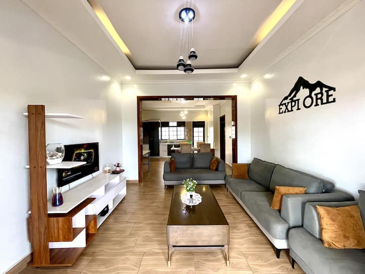 Lux 2+1 - Fast Wifi & Parking - Kigali