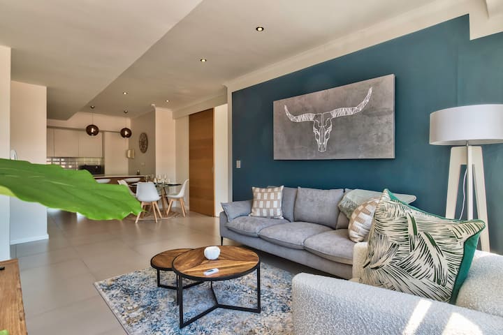 Newly Renovated Spacious Corner Apartment - 開普敦