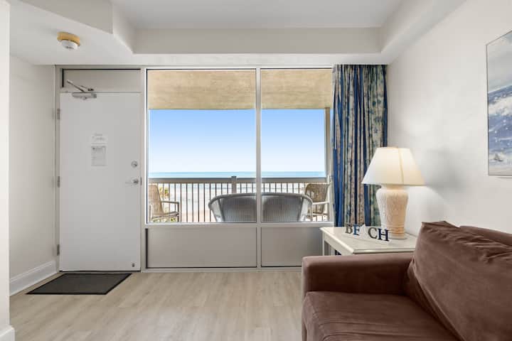 A Beautiful Direct Oceanfront With One Bedroom - Daytona Beach, FL