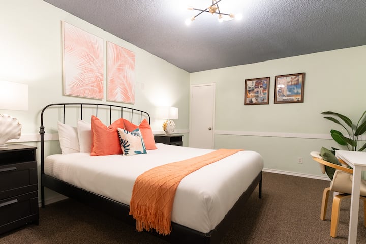 #8 Palm King- Beach Front, Ac, Steps To Pier. - Huntington Beach, CA