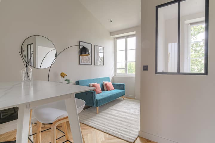 T2 Rénové Et Confortable à ÉCully Pour 2 Personnes - Écully