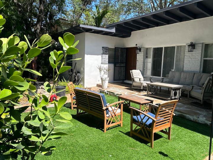 Magic City Hideaway - 3 Bedroom / 2 Bath - Miami, FL