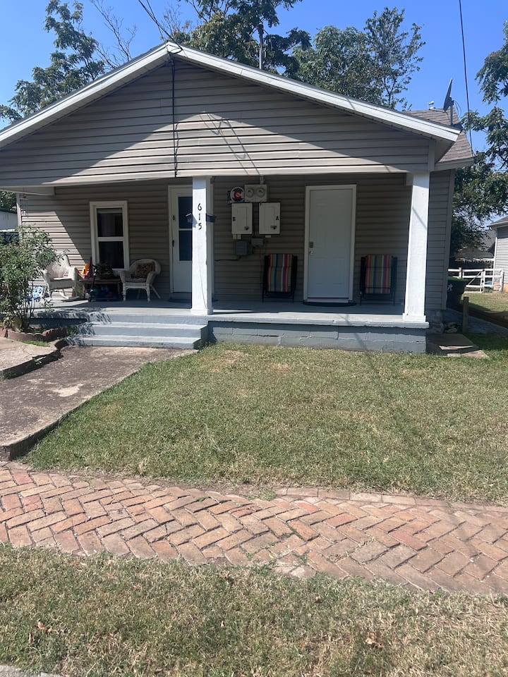 1 Bedroom Downtown (Remodeled) - Springfield, MO