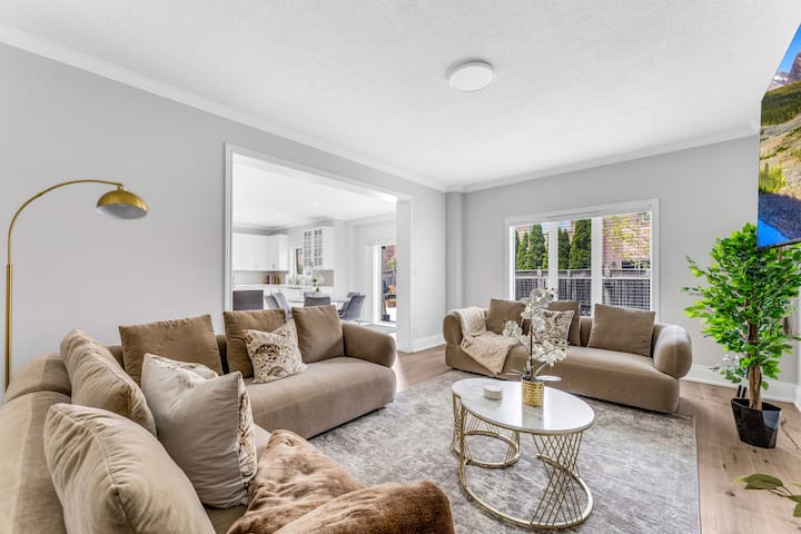 Mississauga Modern House_4beds Mins 2 Erin Mills - Mississauga