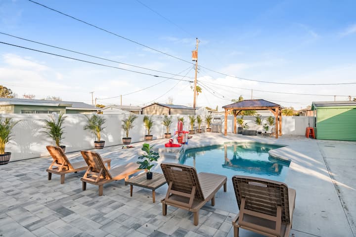 Lush Boho Vibe 3 Bed 2 Bath Heated Pool Oasis - Apollo Beach, FL