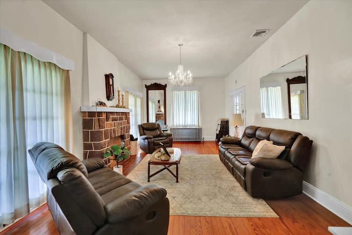 Classic Country Retreat | Spacious Home On 1 Acre - Honey Brook, PA