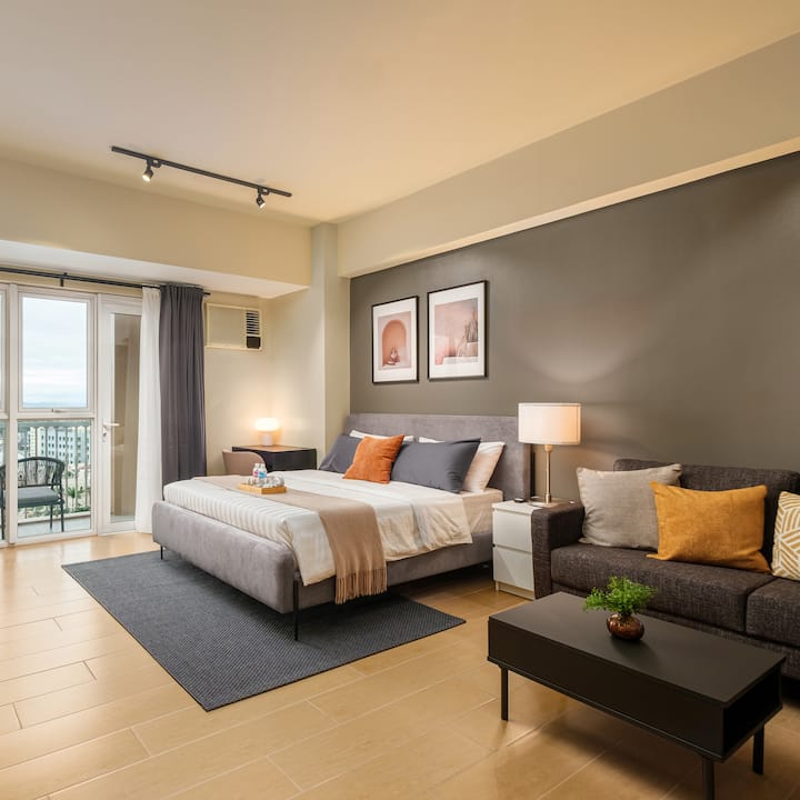 Studio W/ Balcony Above Venice Grand Mall Near Bgc - Taguig