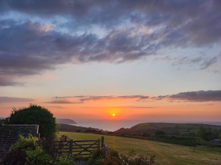 Awel Y Mor-plas Y Wern Holidays, Dogs Costal Views - Pembrokeshire