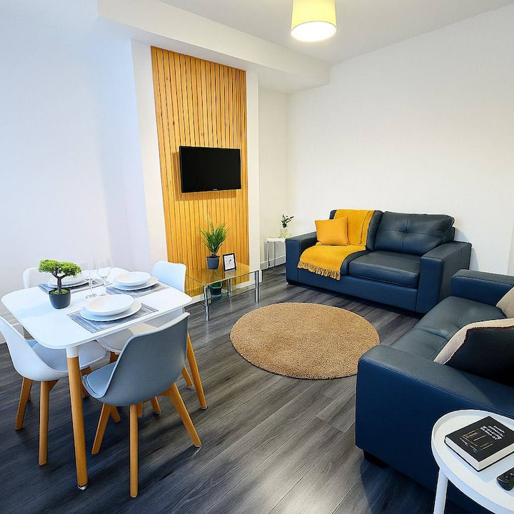 Cozy 4-bedroom Entire House (Upto 10 Guests) - Wirral