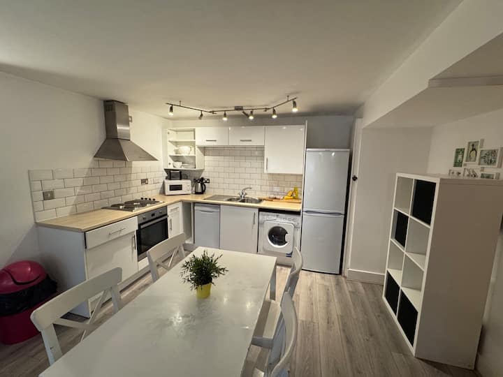 Sleeps Upto 7! City Centre Location - Cardiff