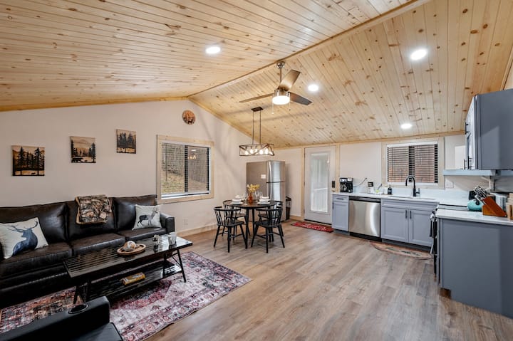 Cozy Cove- Lake Access, Pet Love - Douglas Lake, TN