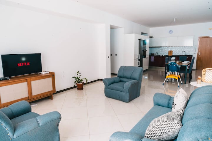 T2 Amplo C/ Ar Condicionado E Perto Da Praia - Praia