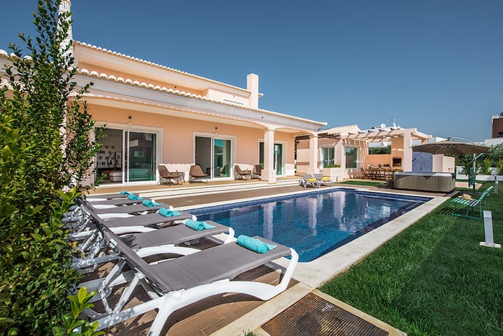 6 Bedroom Villa+1 Bedroom+ Private Pool+ Jacuzzi - Albufeira