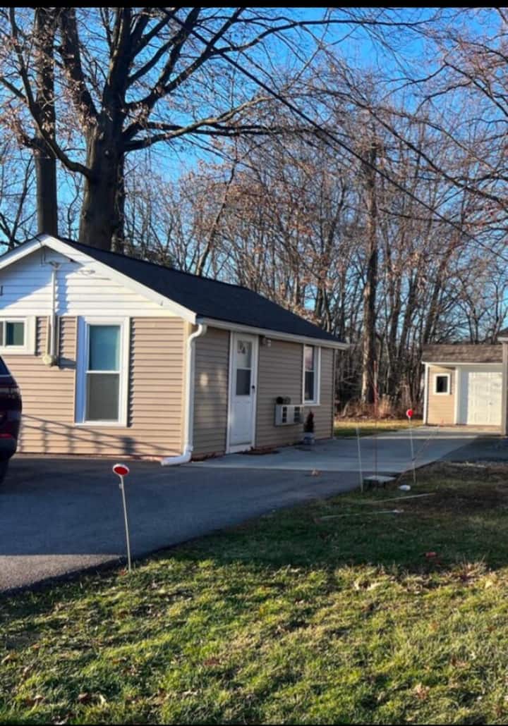 Pet Friendly Tiny Home In Berea! - Berea, OH