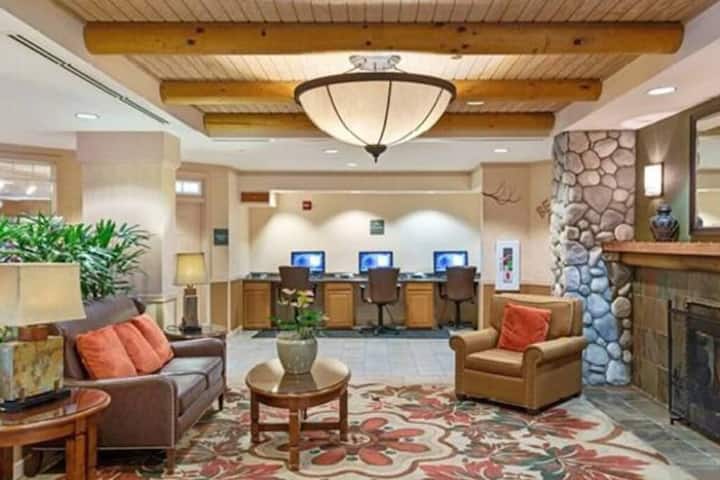 2br Tahoe Suite W/ Fireplace, Pool & Kitchen - Lake Tahoe