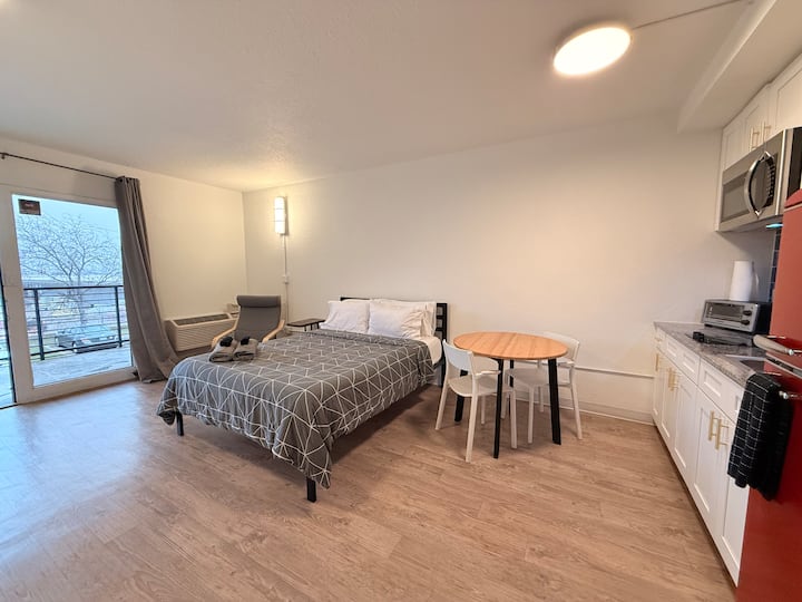 [54] Atx Studio: 1 Queen, Access To Gym & Laundry - Austin, TX