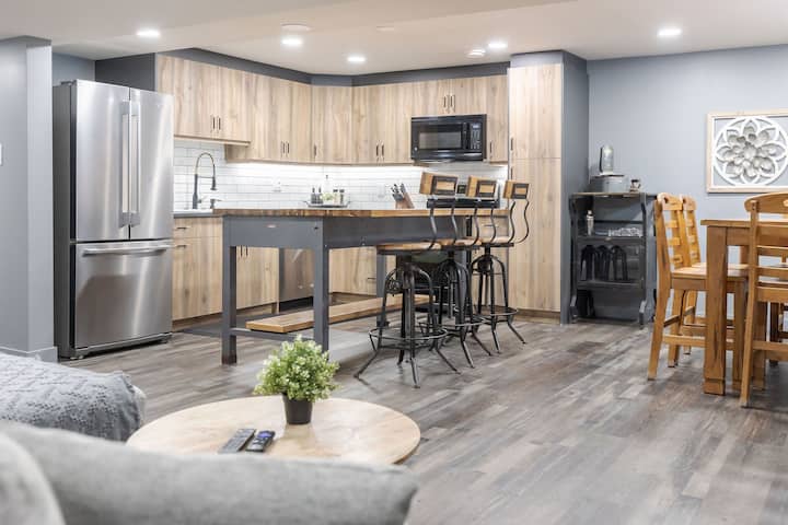 Steele-5 Mins West Edmonton Mall - Edmonton