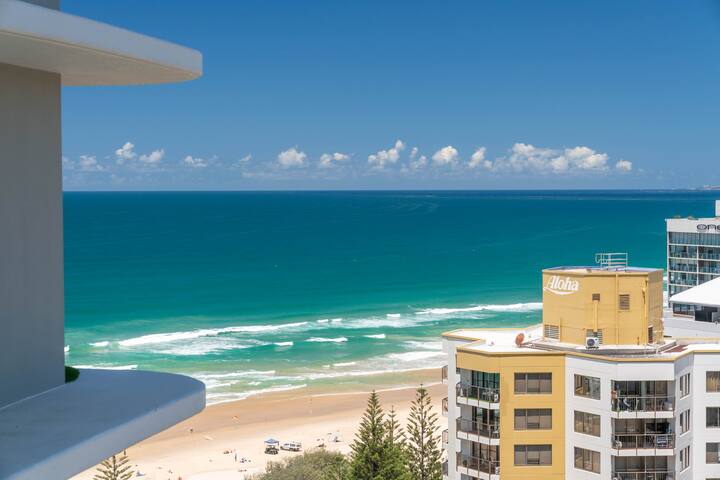 Central Chic Coastal Apartment - Surfers Paradise