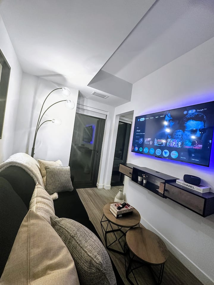 Stylish 1br By Riverwalk & Eau Claire Dt - Calgary