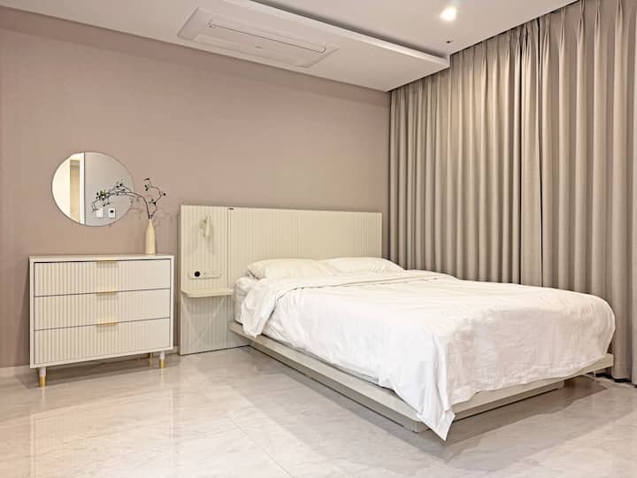 2월특가_[zizel Haus]최대3명/침실1개/침대1개 /분리형 거실/연인 친구 - Seoul