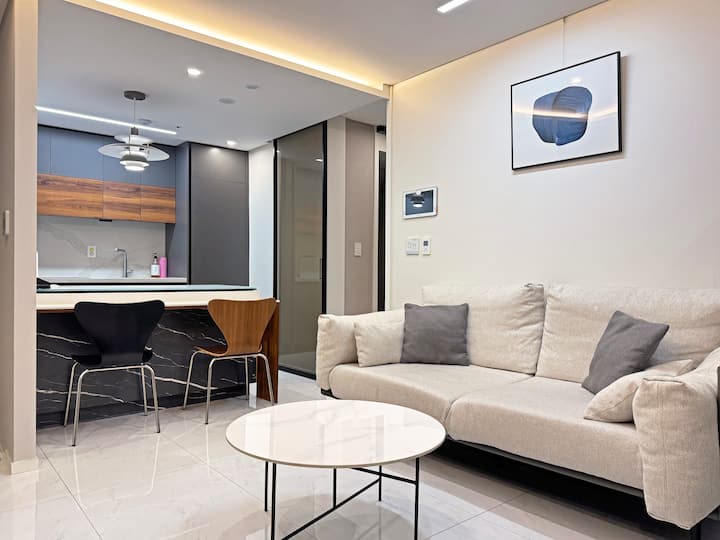 최대 3명/ 침실1개/ 침대1개 / 거실/  분리형 - Seoul