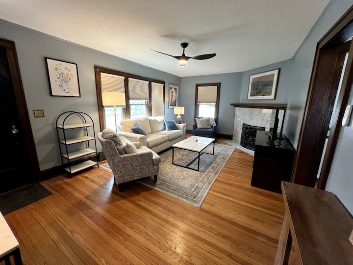 Warm 3 Br House W/ Fenced Yard Close To Everything - Springfield, MA