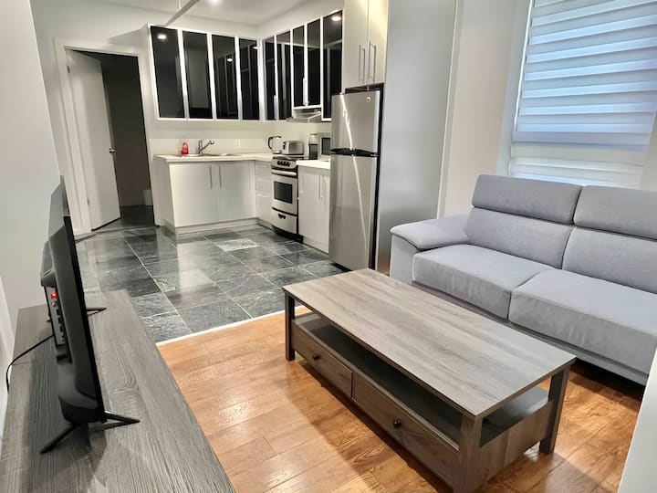 Charming 1bdr – Prime Location On Bishop St Zx4 - Montreal