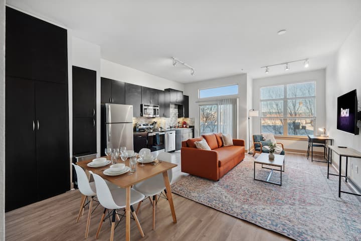 Stylish Apt Deep Ellum-king Bed-parking-w/d137 - Dallas, TX