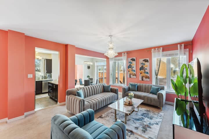 *New* Luxury & Cozy Home In Central Location - Ottawa