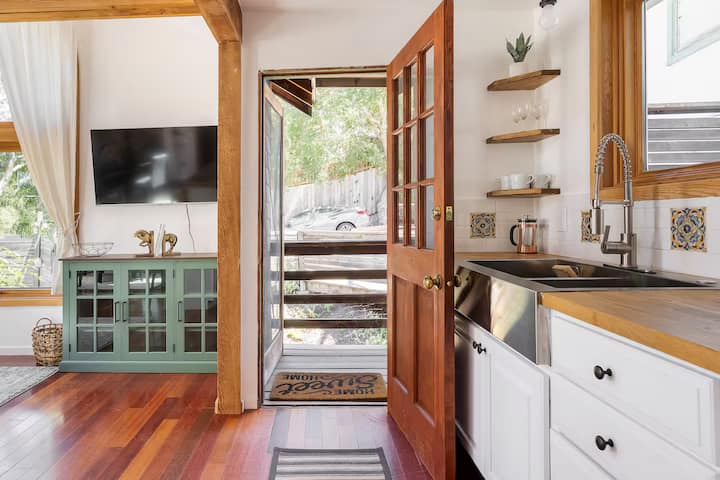 The Blue Loft In Fernwood - Calabasas, CA