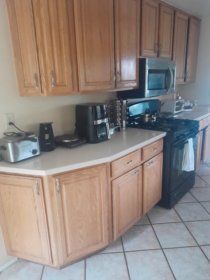 Big Beautiful Master Bedroom - Chula Vista, CA