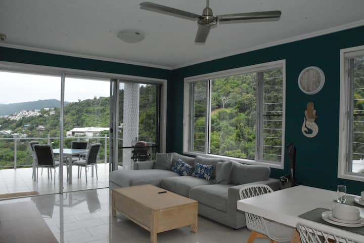 Blue Emerald Apartment. Ocean Views, Walk To Town. - Airlie Beach