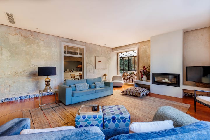 Charming Apt | Heated Pool & Private Garden - Lizbona
