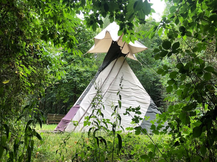 Robin Tipi, Sleeps 4, Secluded Garden, Hot Tub - Herefordshire