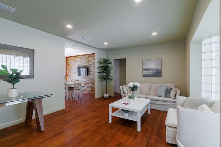 1 Minute From Design District - Miami, FL