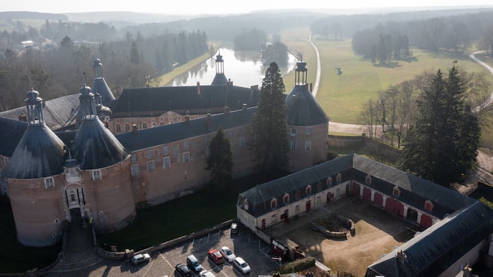 Ecuries Du Château - Saint-Fargeau