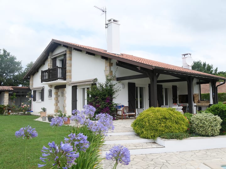 Villa Basque Avec Piscine, Entre Mer Et Montagne - Sare