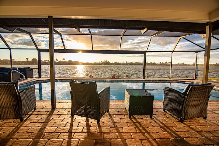 Sunset Retreat On Lake Kennedy - ケープコーラル, FL