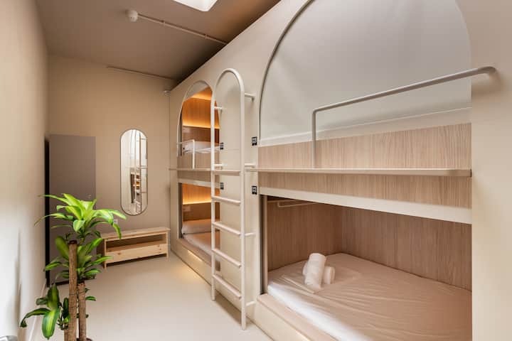 Cama En Habitación De 8. Solo Adultos - Provincia de Málaga, España