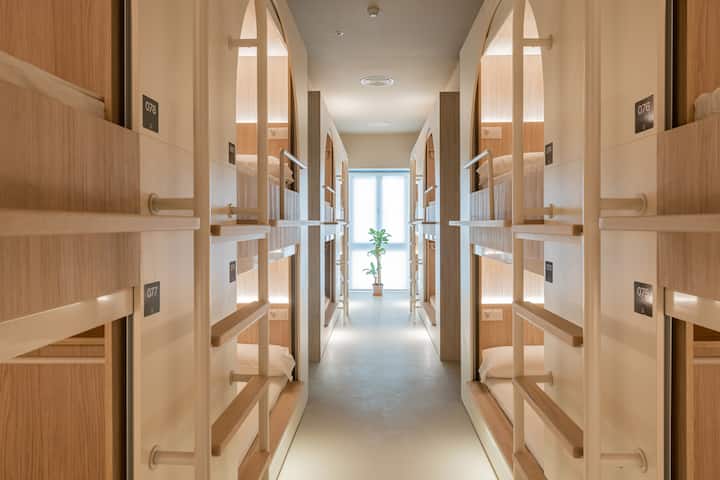 Cama En Habitación De 16 Femenina. Solo Adultos - Málaga